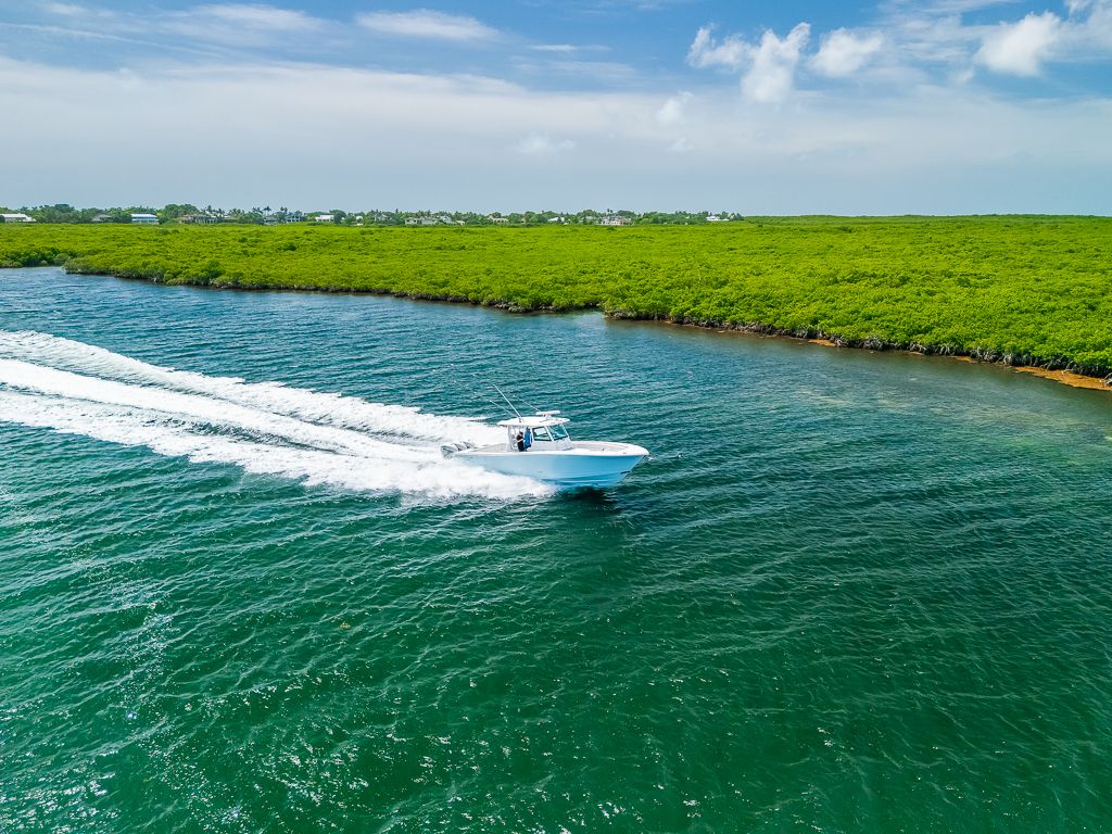 2023 Caymas 401 CC: The Flagship of Offshore Performance and Luxury ...